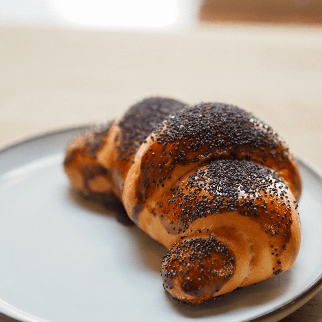 Rogal z makiem - Piekarnia Sąsiedzi